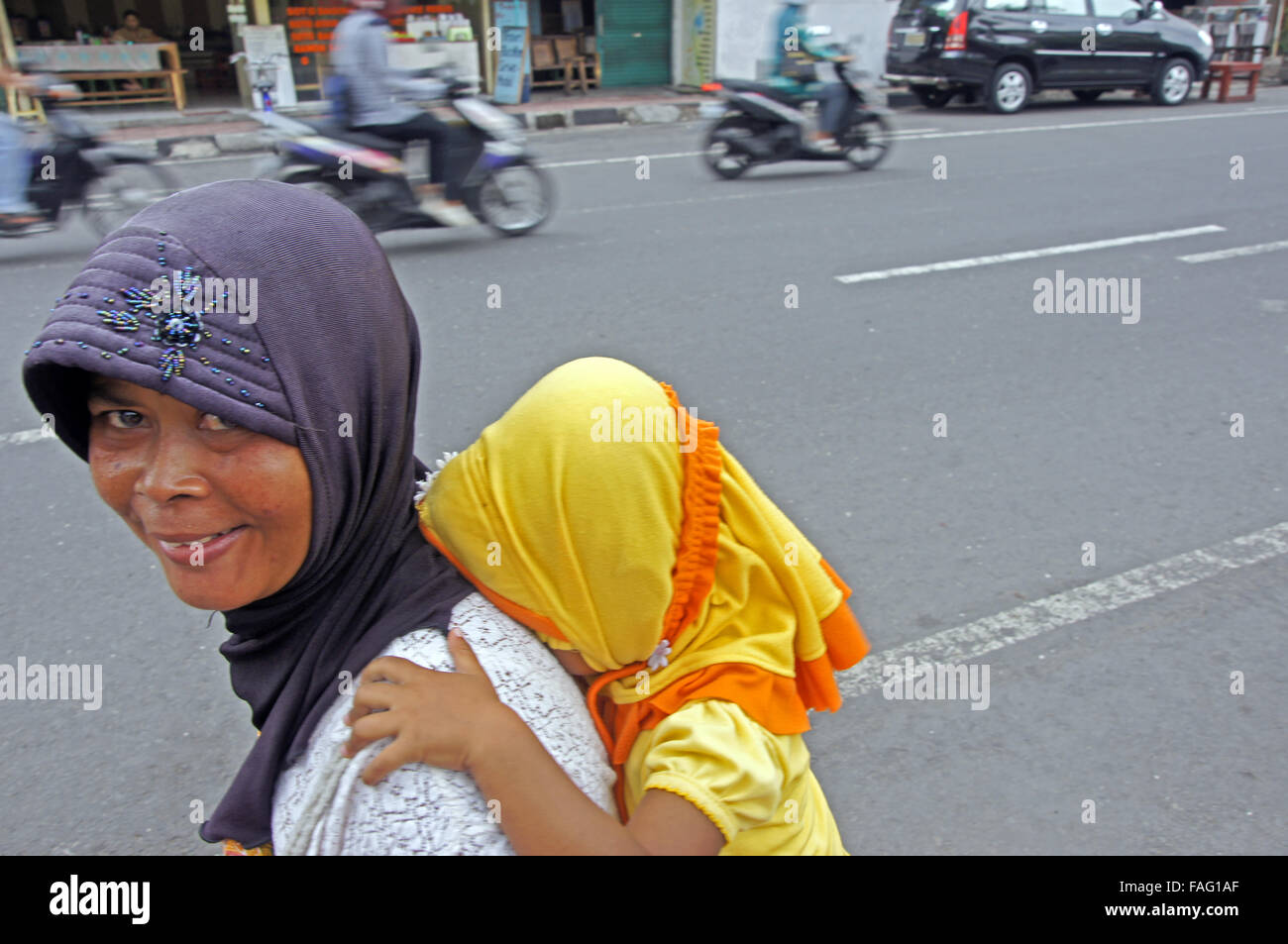 Indonesian mother and child Stock Photo - Alamy