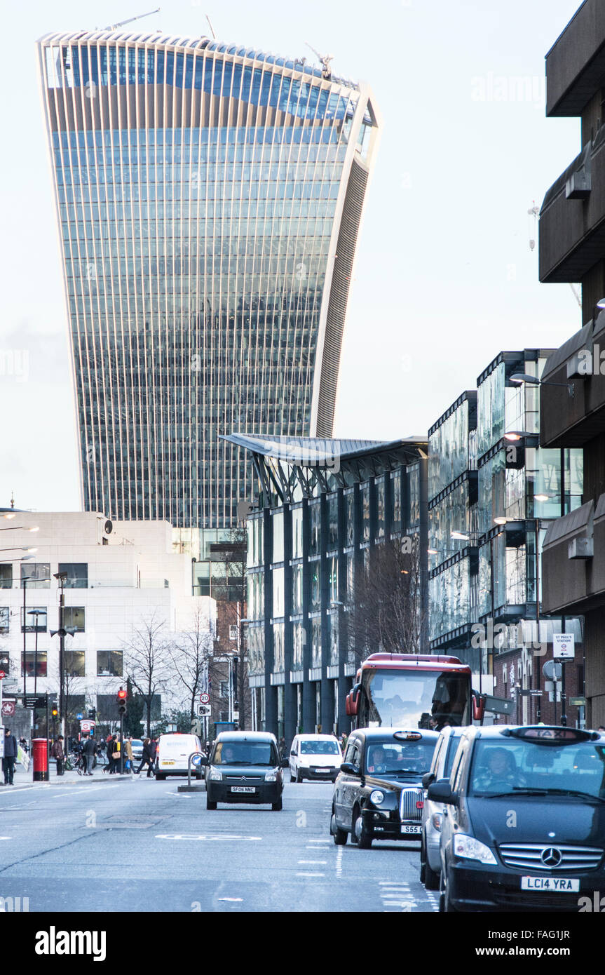 View of 20 Fenchurch Street and London traffic Stock Photo - Alamy