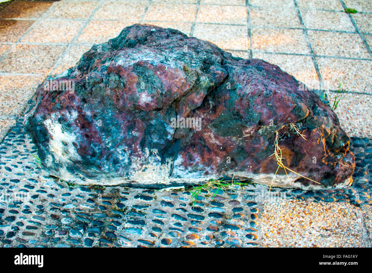 Big boulders pile hi-res stock photography and images - Alamy