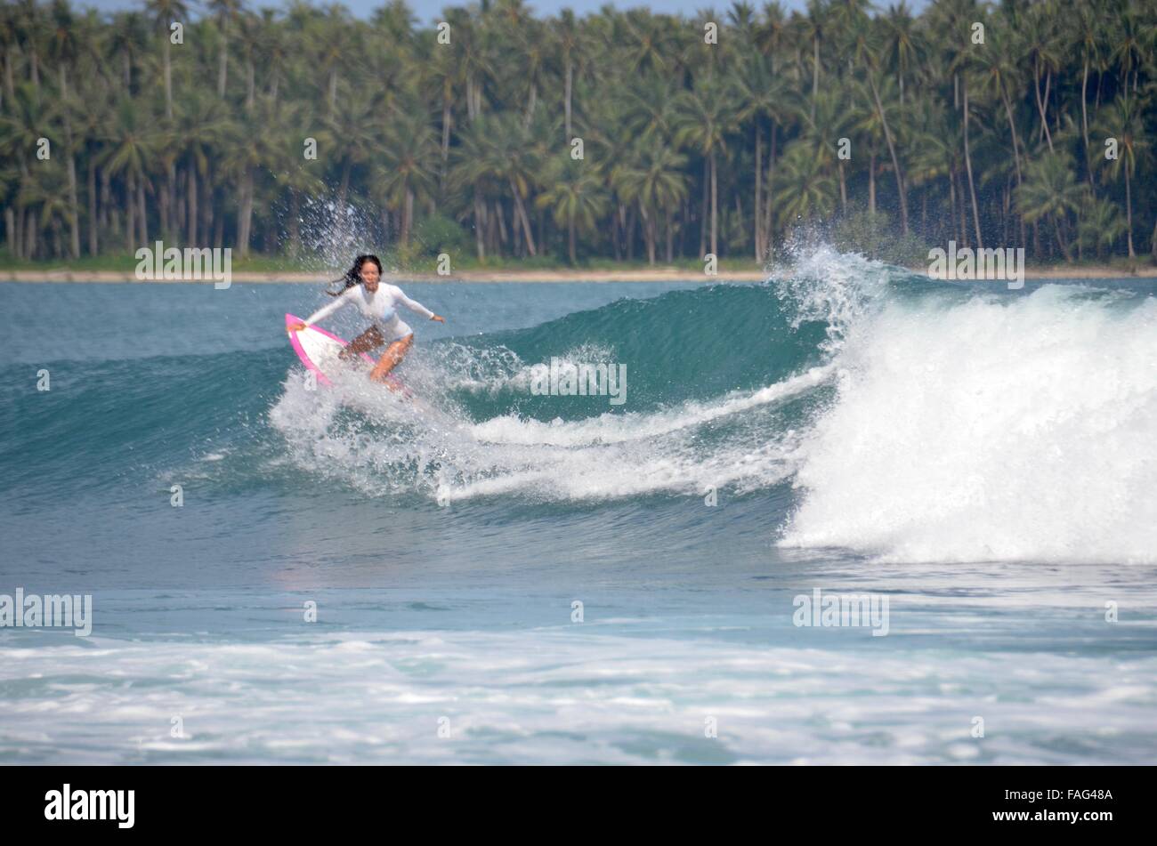Wave surf nias indonesia hi-res stock photography and images - Alamy