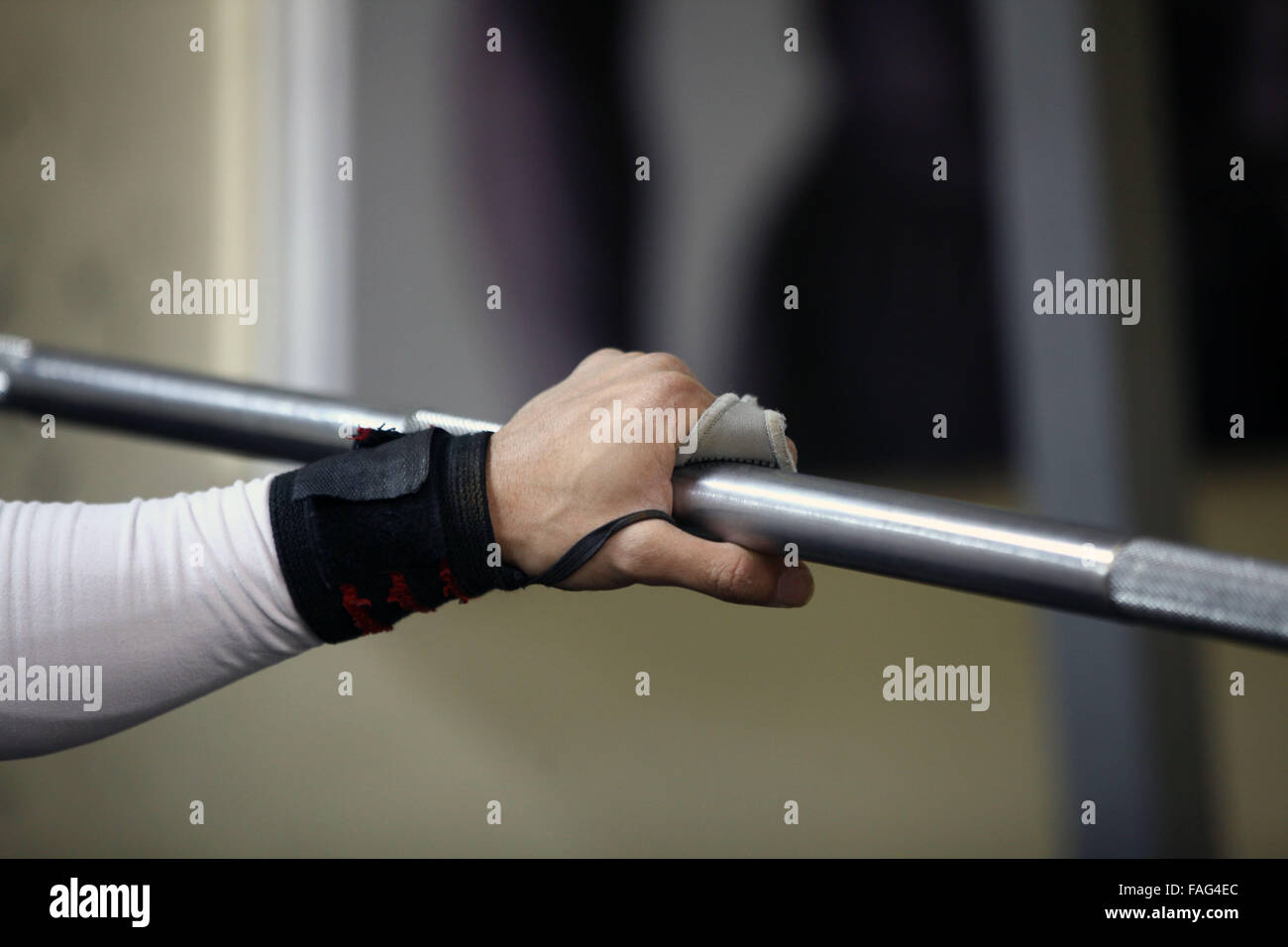 (151230) -- CAIRO, Dec. 30, 2015 (Xinhua) -- Kholoud Essam takes ...