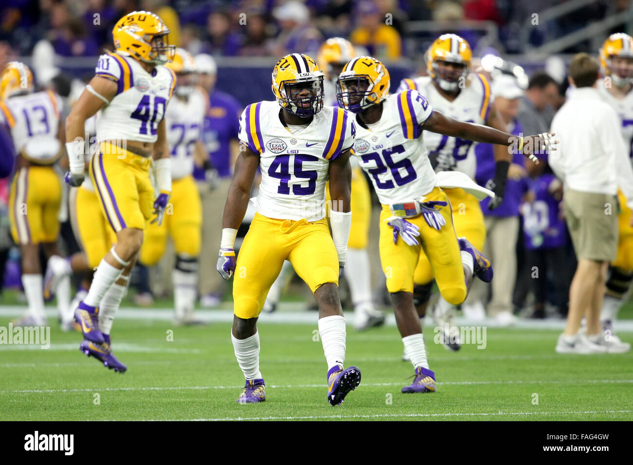 Houston, TX, USA. 29th Dec, 2015. LSU Tigers linebacker Deion Jones (45 ...