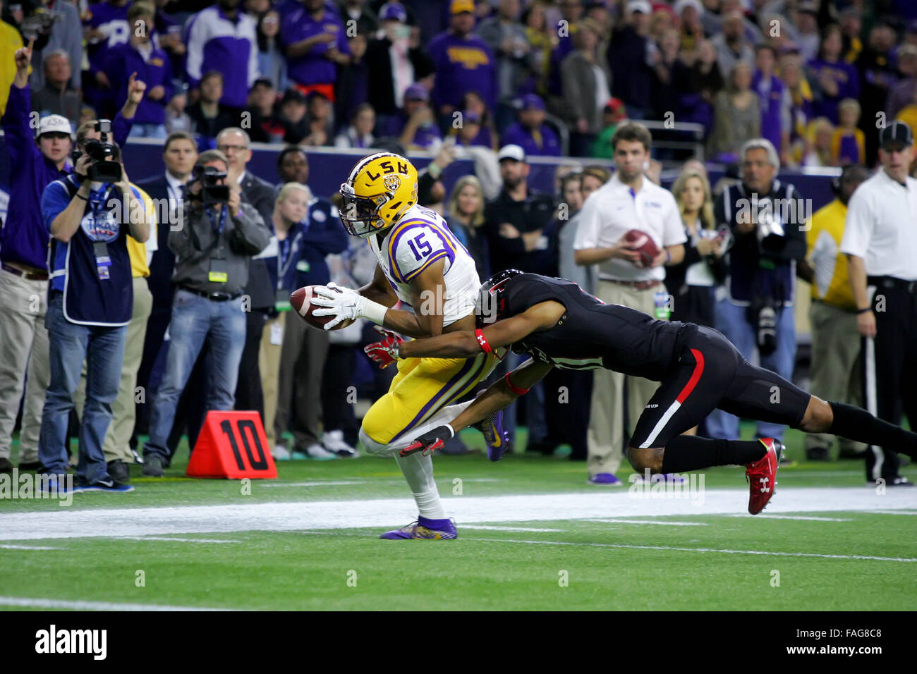 Houston, TX, USA. 29th Dec, 2015. LSU Tigers wide receiver Malachi ...