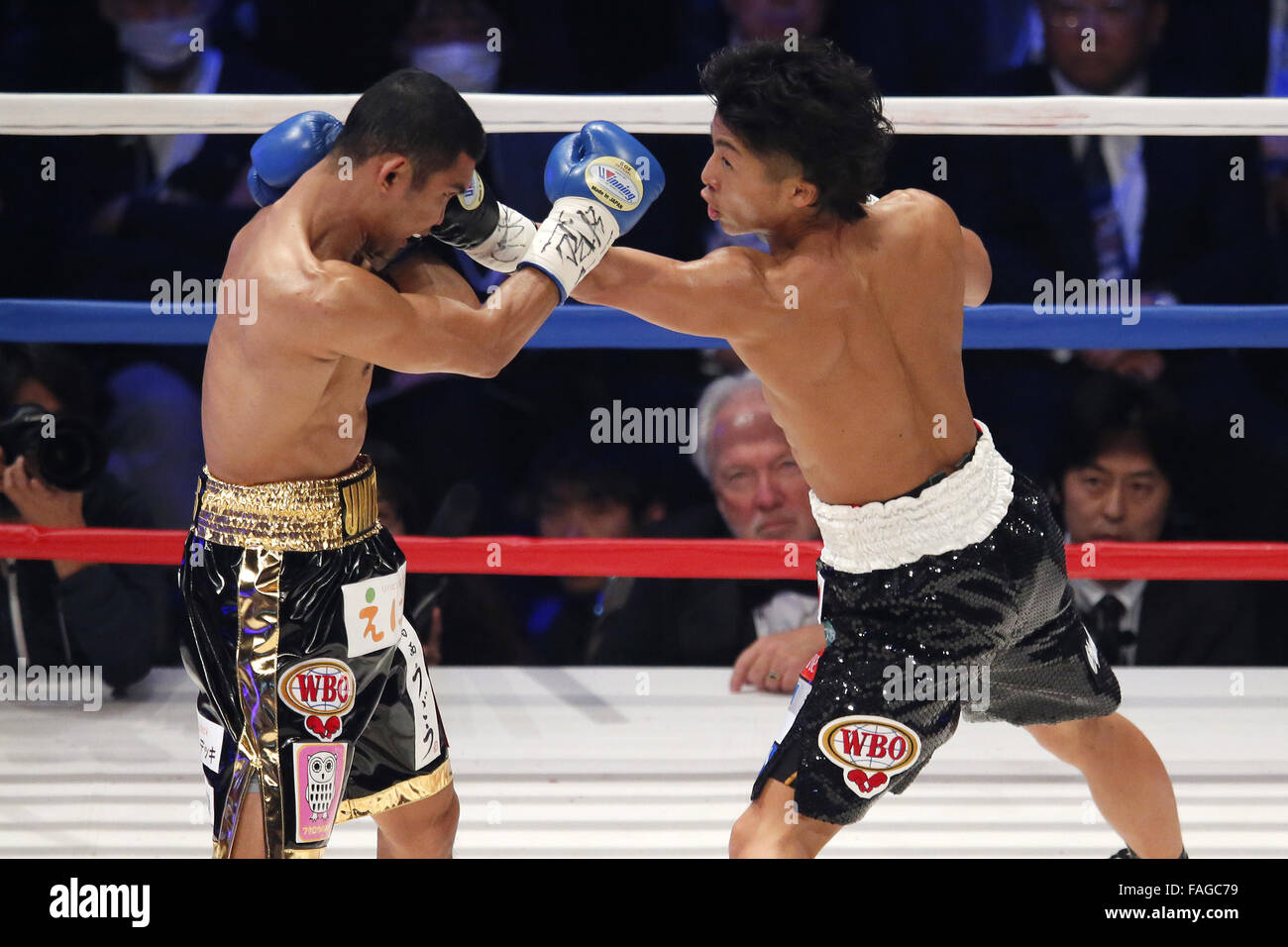 Ariake Coliseum, Tokyo, Japan. 29th Dec, 2015. (L-R) Warlito Parrenas (PHL), Naoya Inoue (JPN ...