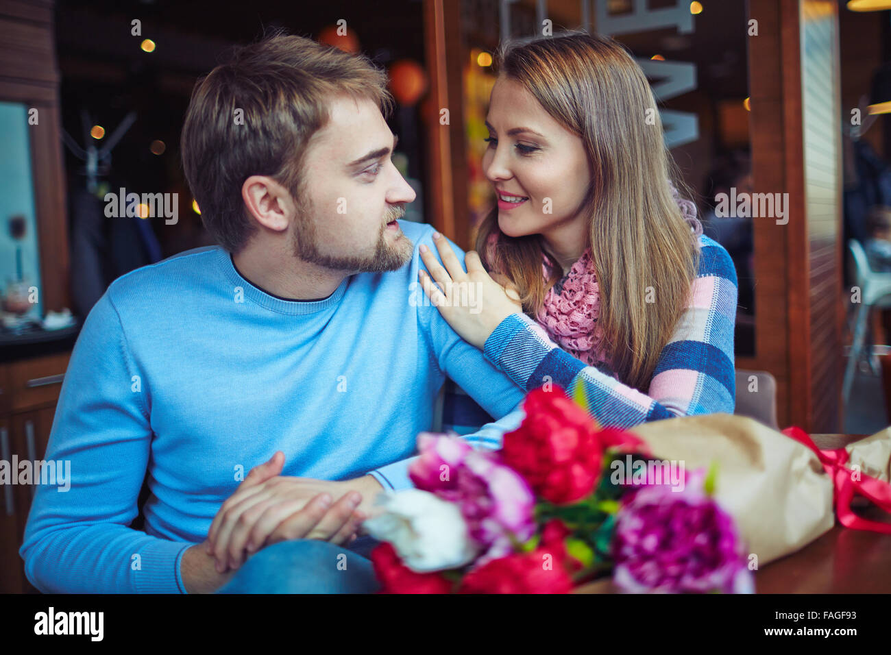 Amorous couple in casual-wear relaxing in cafe Stock Photo - Alamy