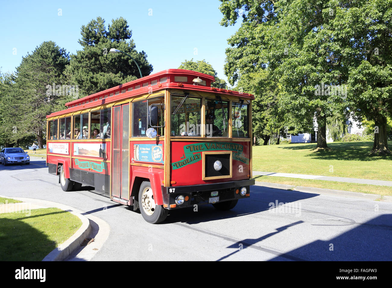 Vancouver sightseeing bus hi-res stock photography and images - Alamy