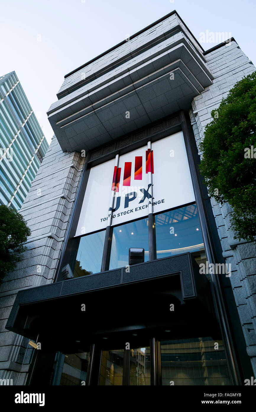 Tokyo, Japan. 29th Dec, 2015. A general view of the Tokyo Stock ...