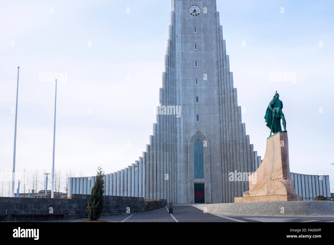 Hallgrims Church by Architect Guðjón Samúelsson, Leif Erikson statue in ...