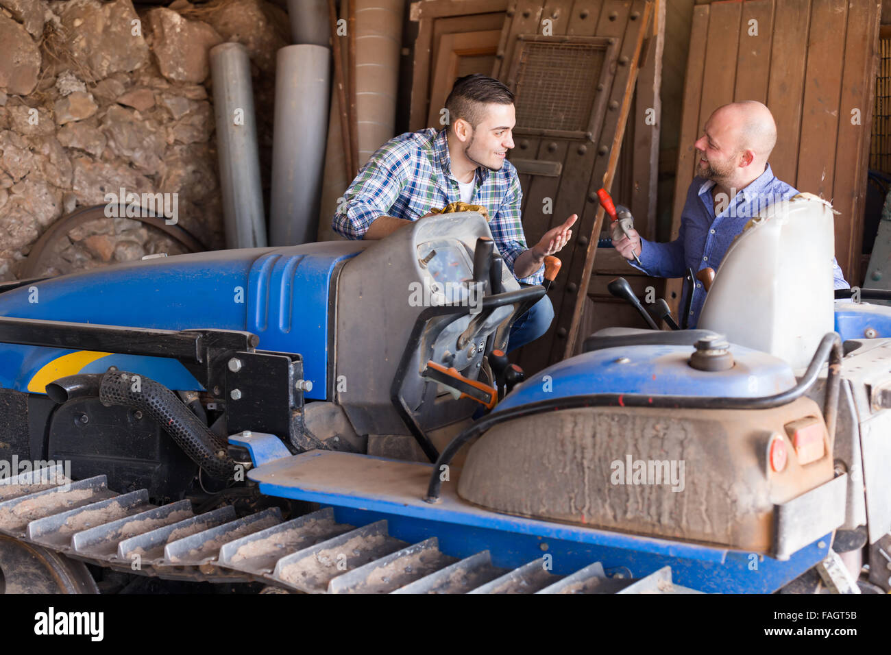 Two farmers talking hi-res stock photography and images - Alamy