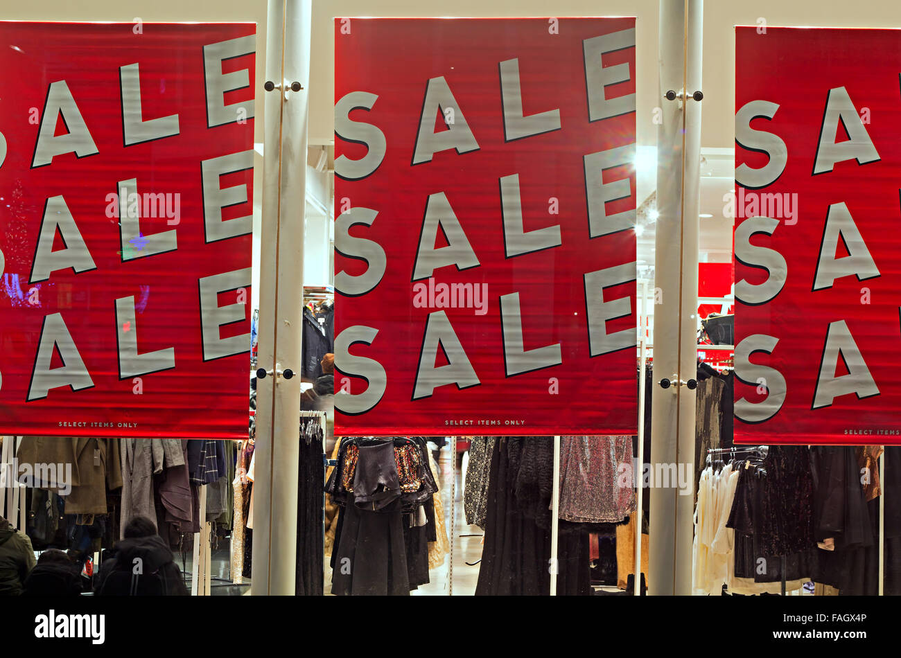 Sale signs mall hi-res stock photography and images - Alamy