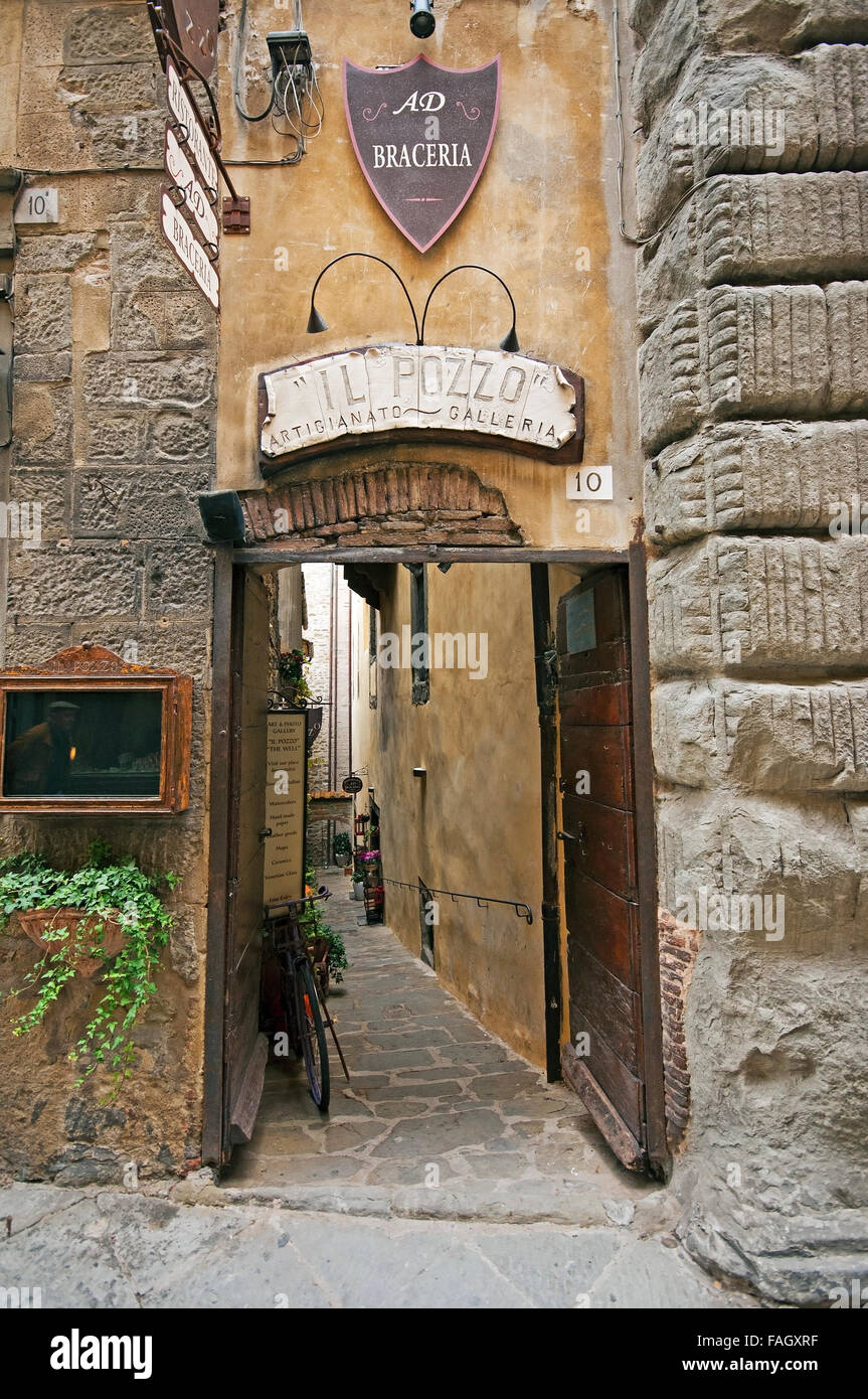 Narrow alley running from Via Nazionale and shop's signs, Cortona ...
