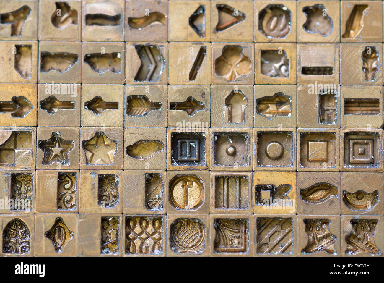 Old letterpress symbols hi-res stock photography and images - Alamy