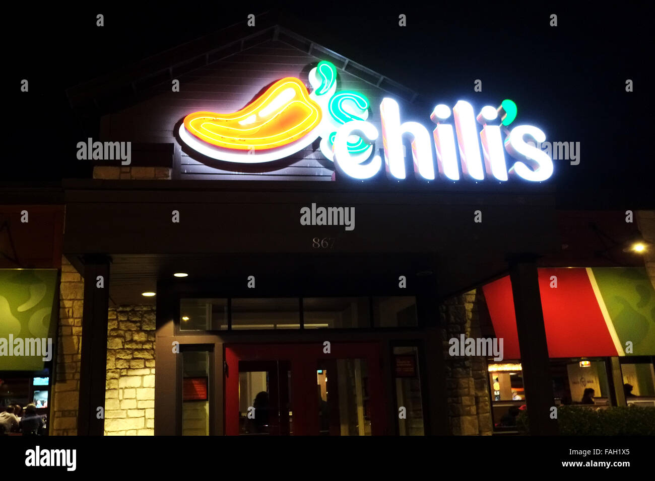Fast food restaurant sign at night hi-res stock photography and images ...