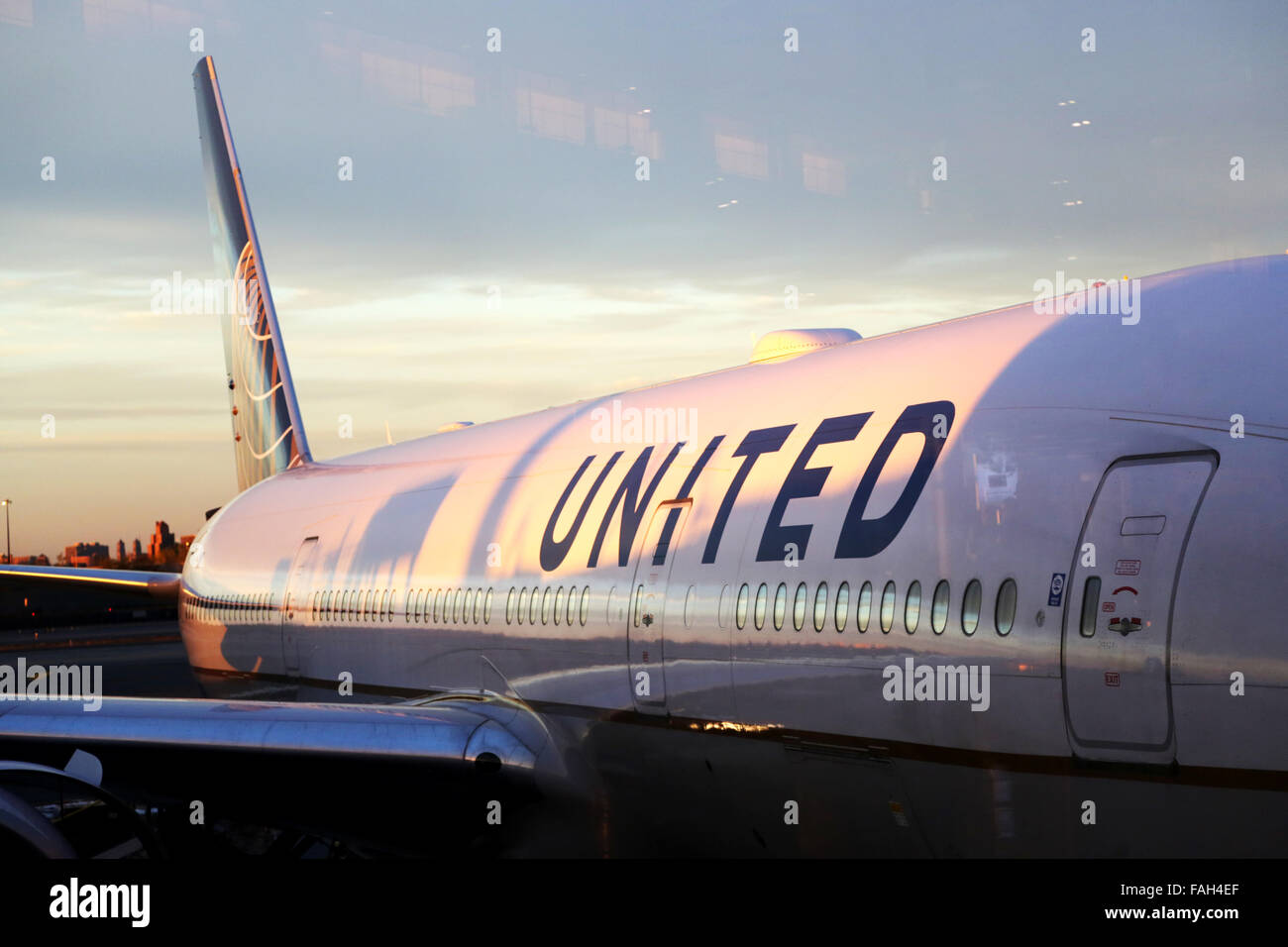 United airlines logo hi-res stock photography and images - Alamy