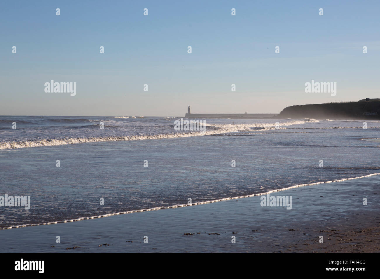 Tynemouth lighthouse waves hi-res stock photography and images - Alamy