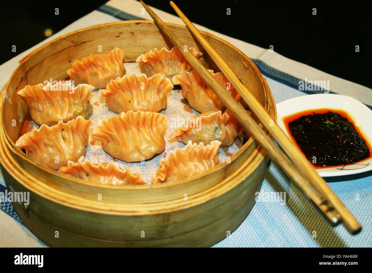 Dim sum baskets hi-res stock photography and images - Alamy