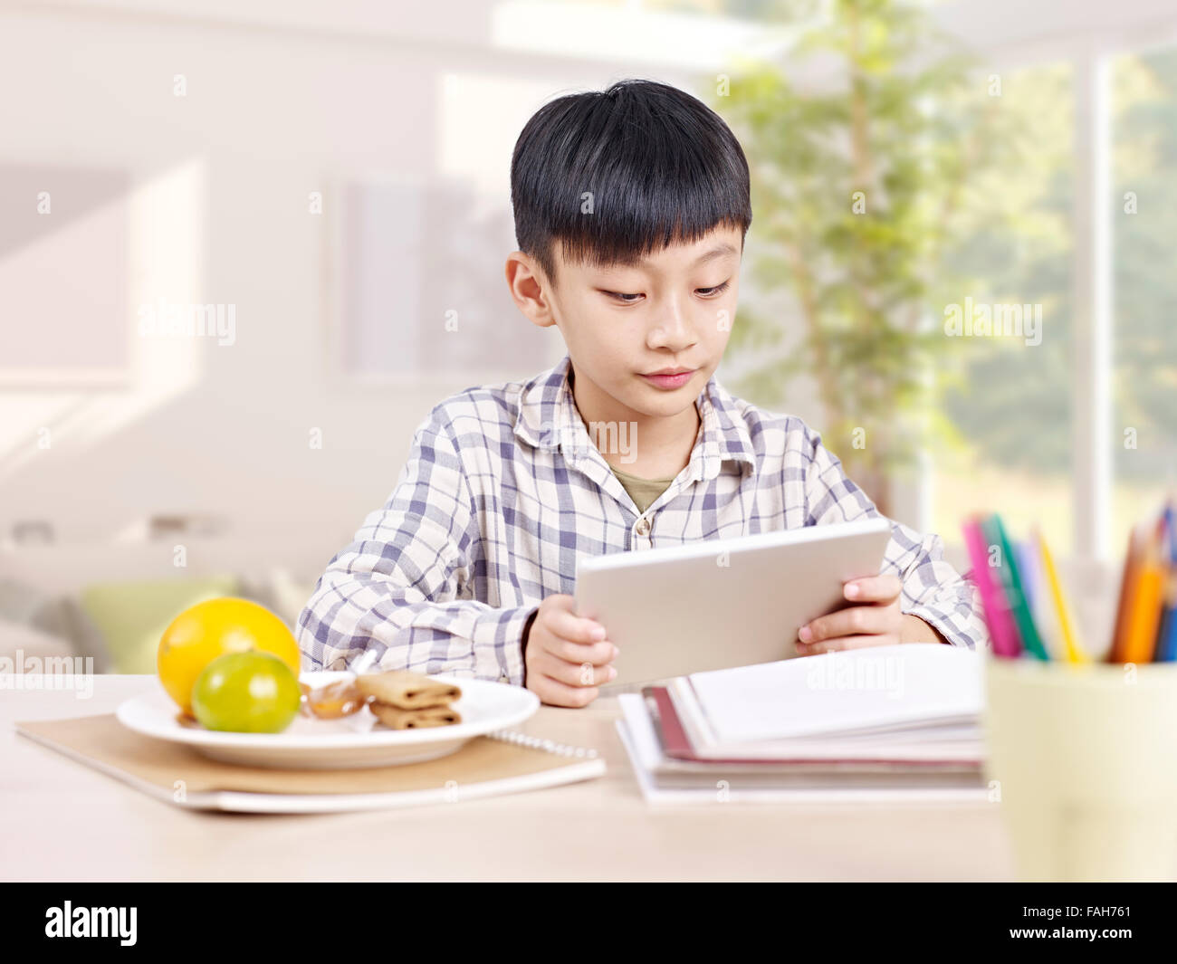 Child using tool asia hi-res stock photography and images - Alamy