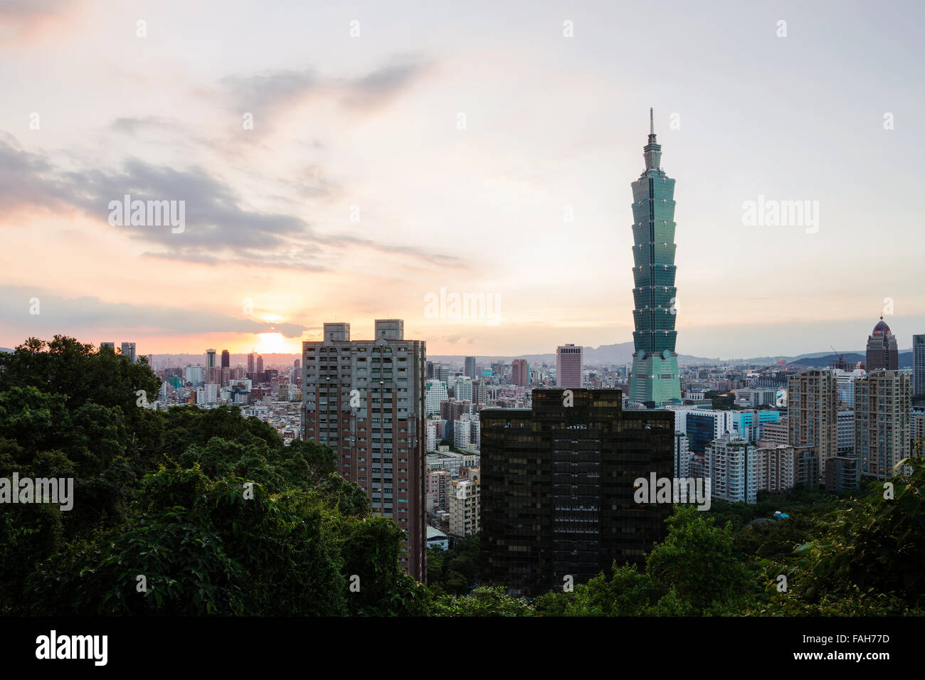 Taipei 101 sunset hi-res stock photography and images - Alamy