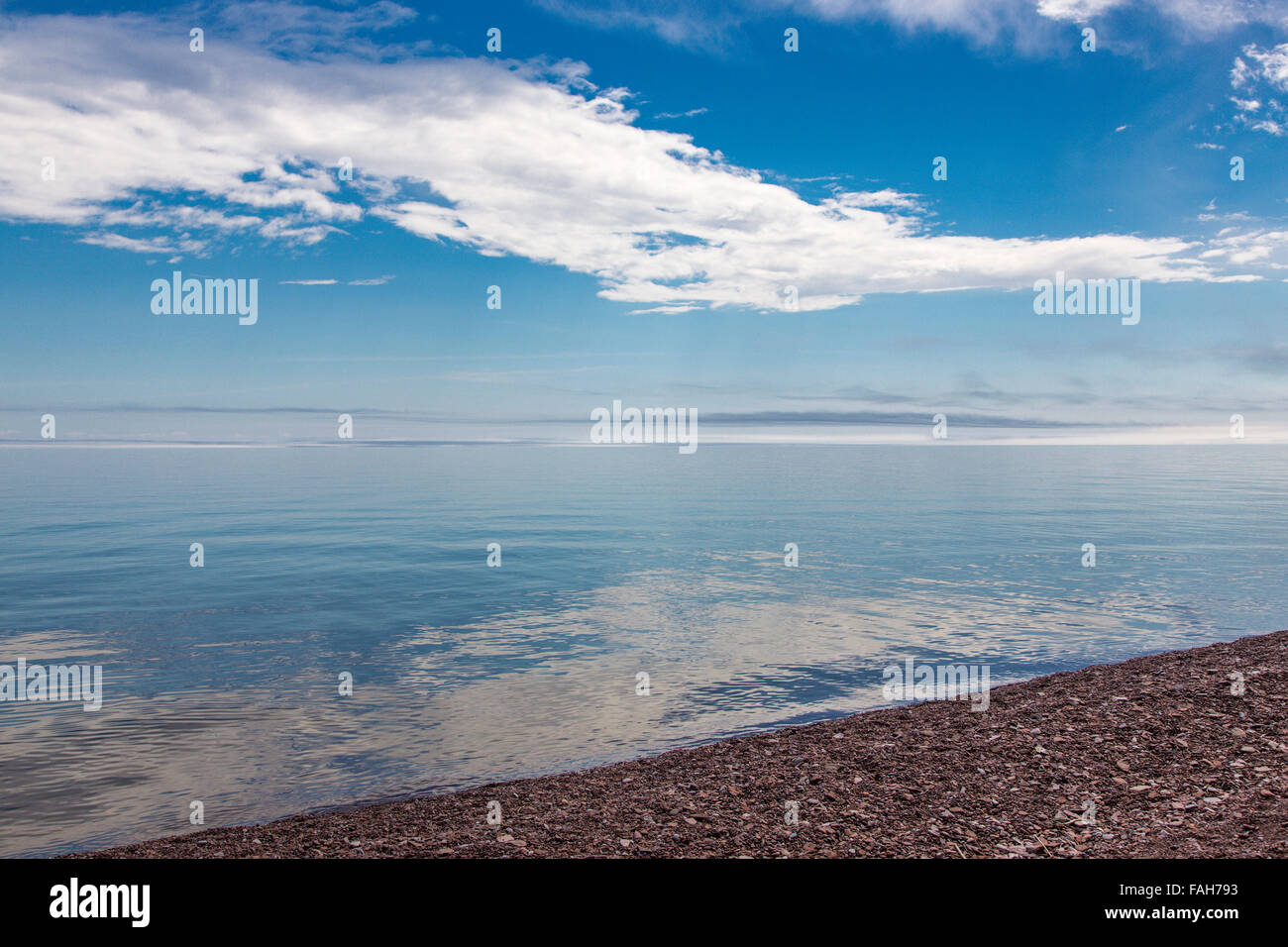 Beach on North Shore of Lake Superior in Minnesota Stock Photo - Alamy