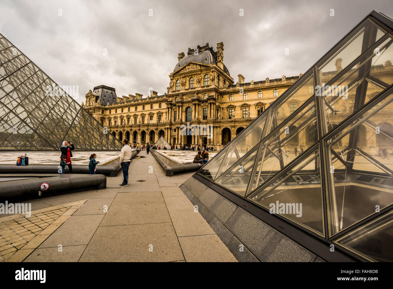 Louvre triangle hi-res stock photography and images - Alamy