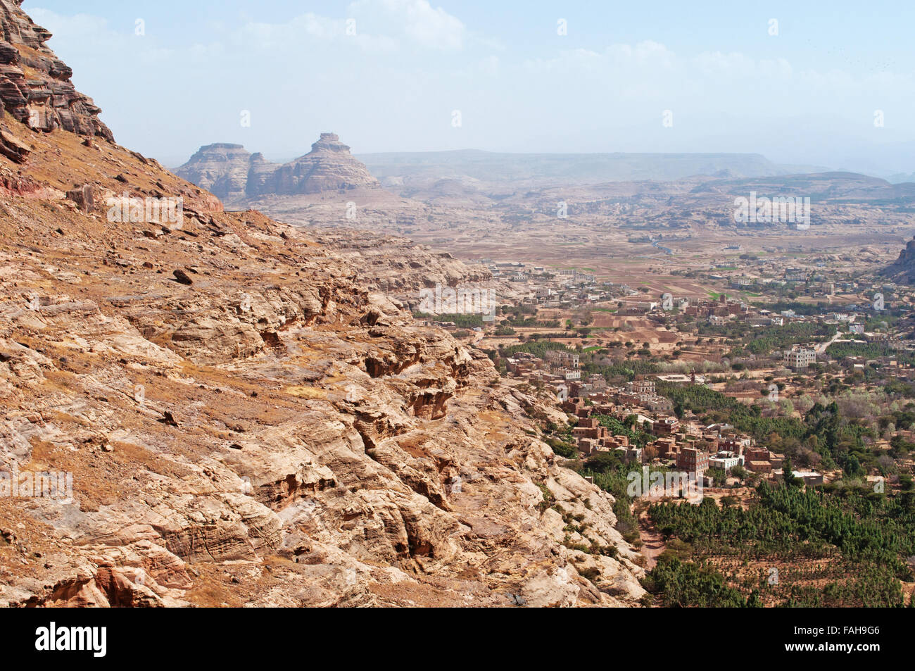 Mountain town yemen hi-res stock photography and images - Alamy