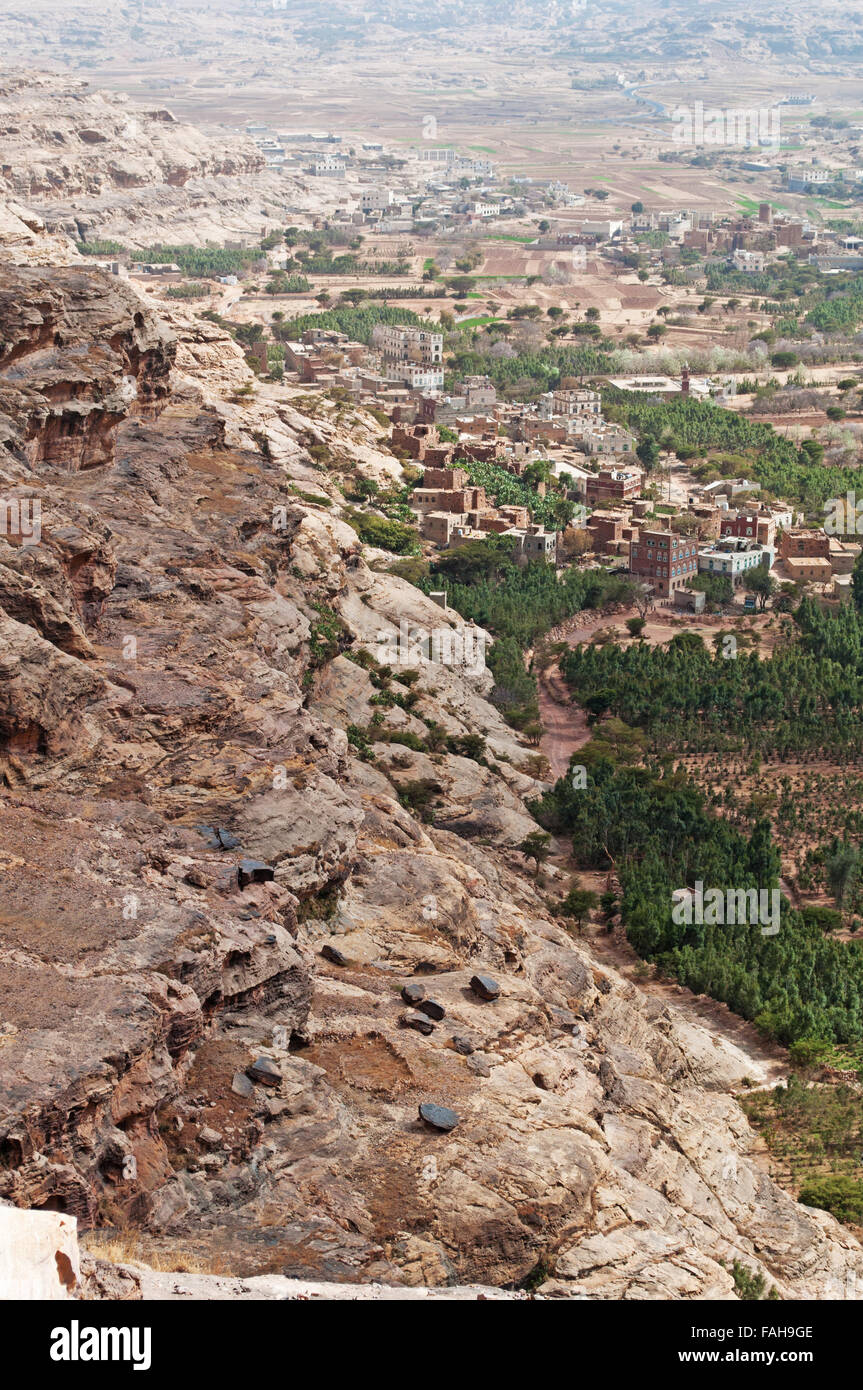 Yemen, nature and landscape: red rocks and villages, overview of Shibam ...