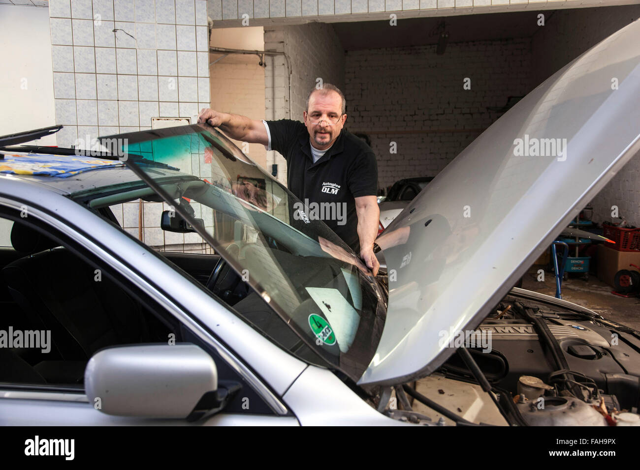 Replace the windscreen in an auto glass workshop Stock Photo - Alamy