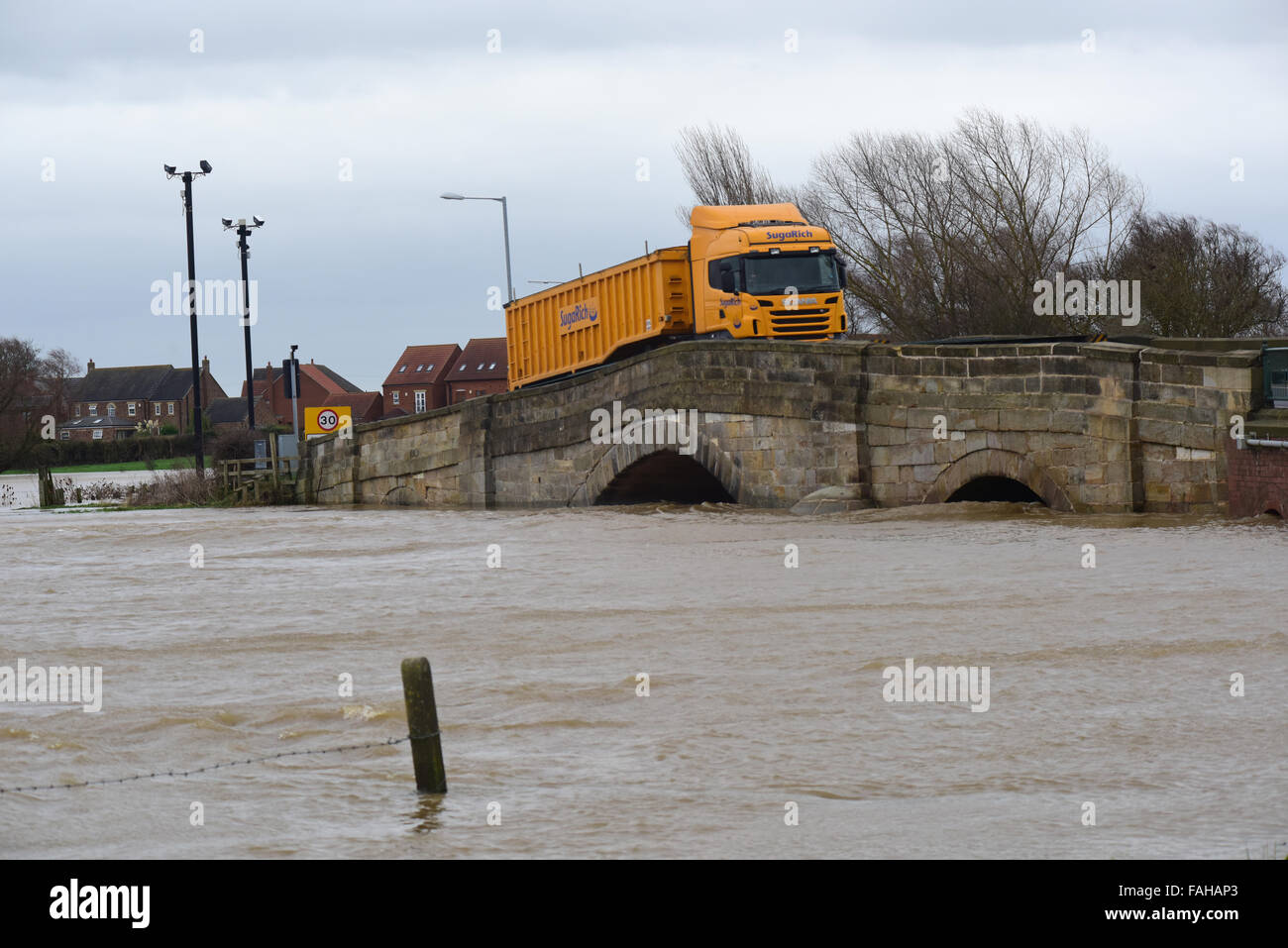 Bubwith, Yorkshire, UK. 30th Dec, 2015. lorry crossing flooded bridge ...