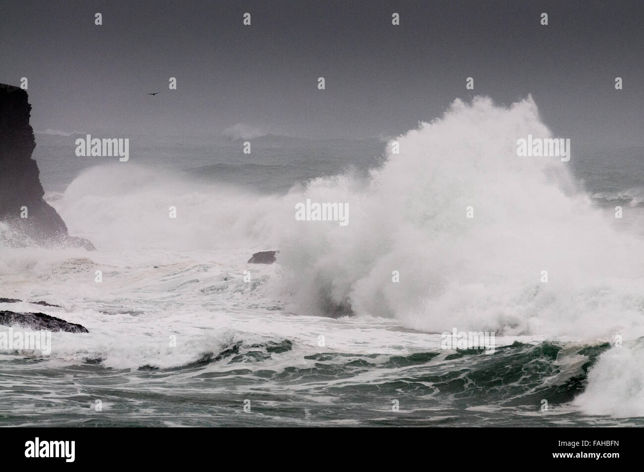 Cornwall waves storm hi-res stock photography and images - Alamy