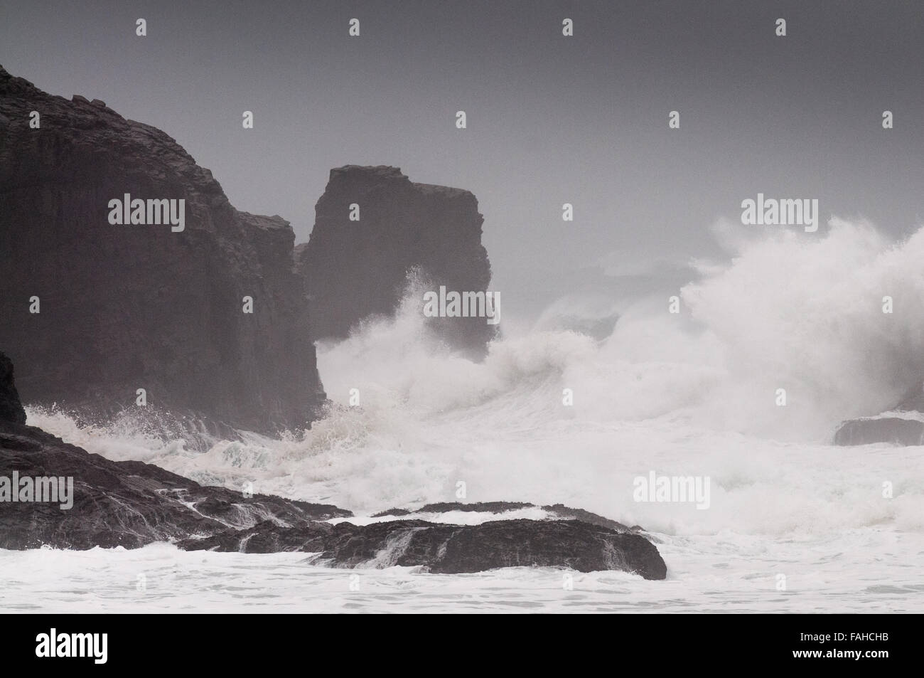 Cornwall, UK. 30th December 2015. Storm Frank arrives and the Atlantic ...