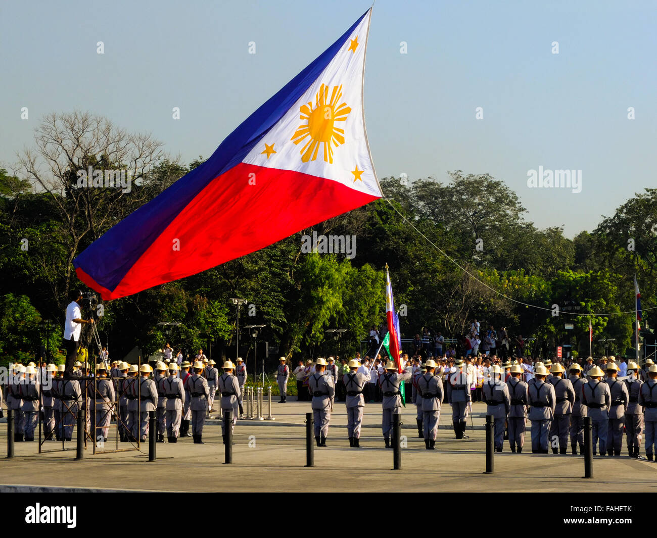 Manila, Philippines. 30th Dec, 2015. Flag raisers gradually raising the ...