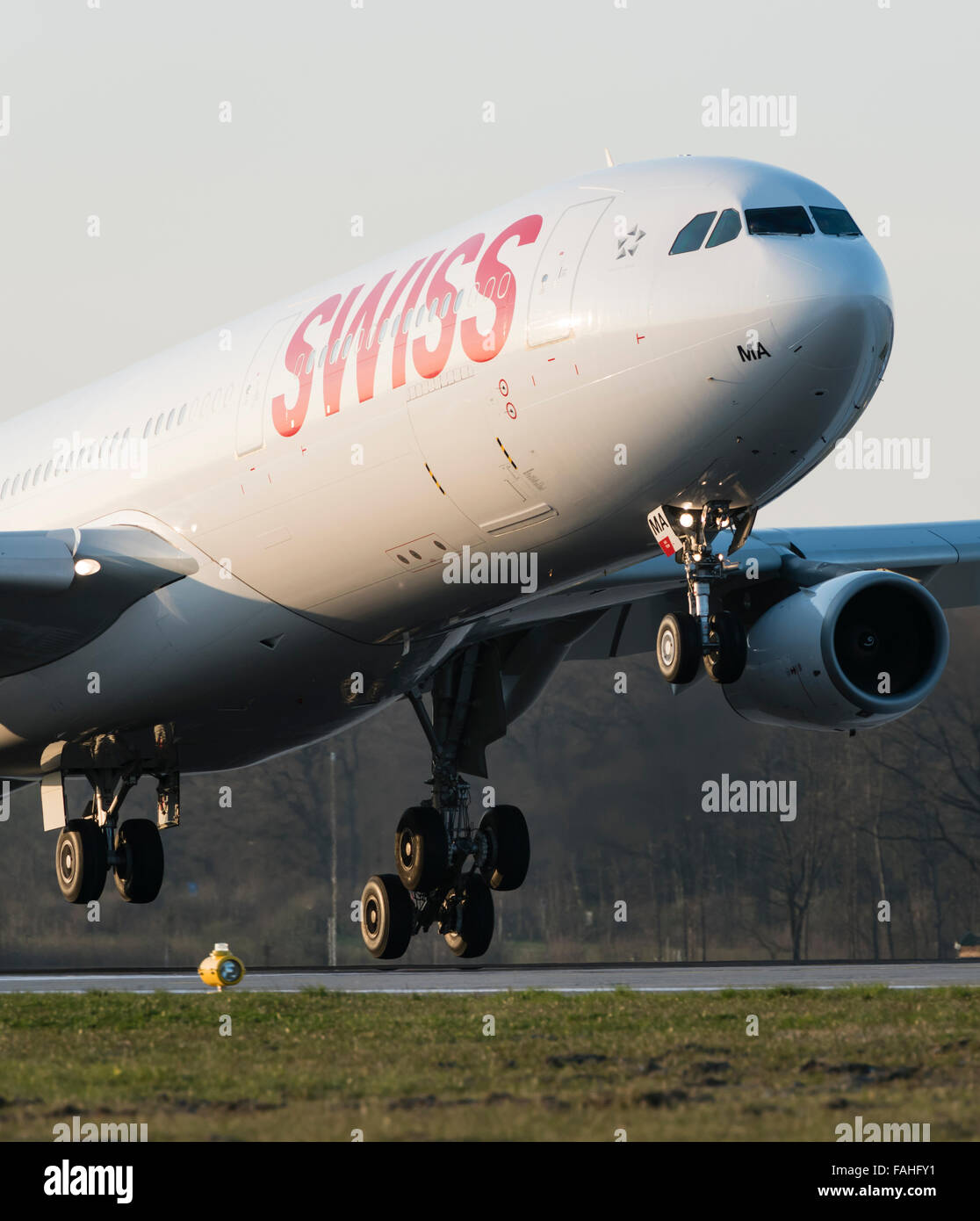 Nose wheel landing gear hi-res stock photography and images - Alamy