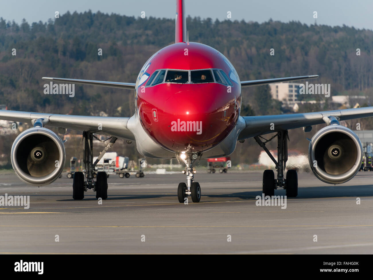 Airbus a320 nose landing gear hi-res stock photography and images - Alamy