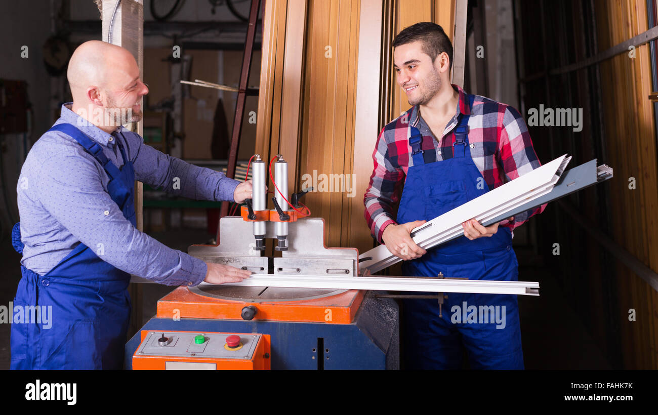 Machine shop crew hi-res stock photography and images - Alamy