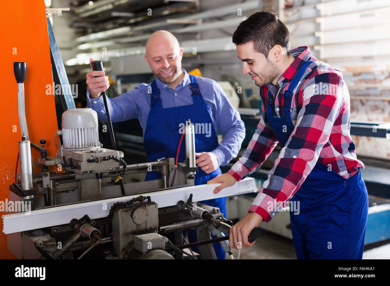 Machine shop crew hi-res stock photography and images - Alamy