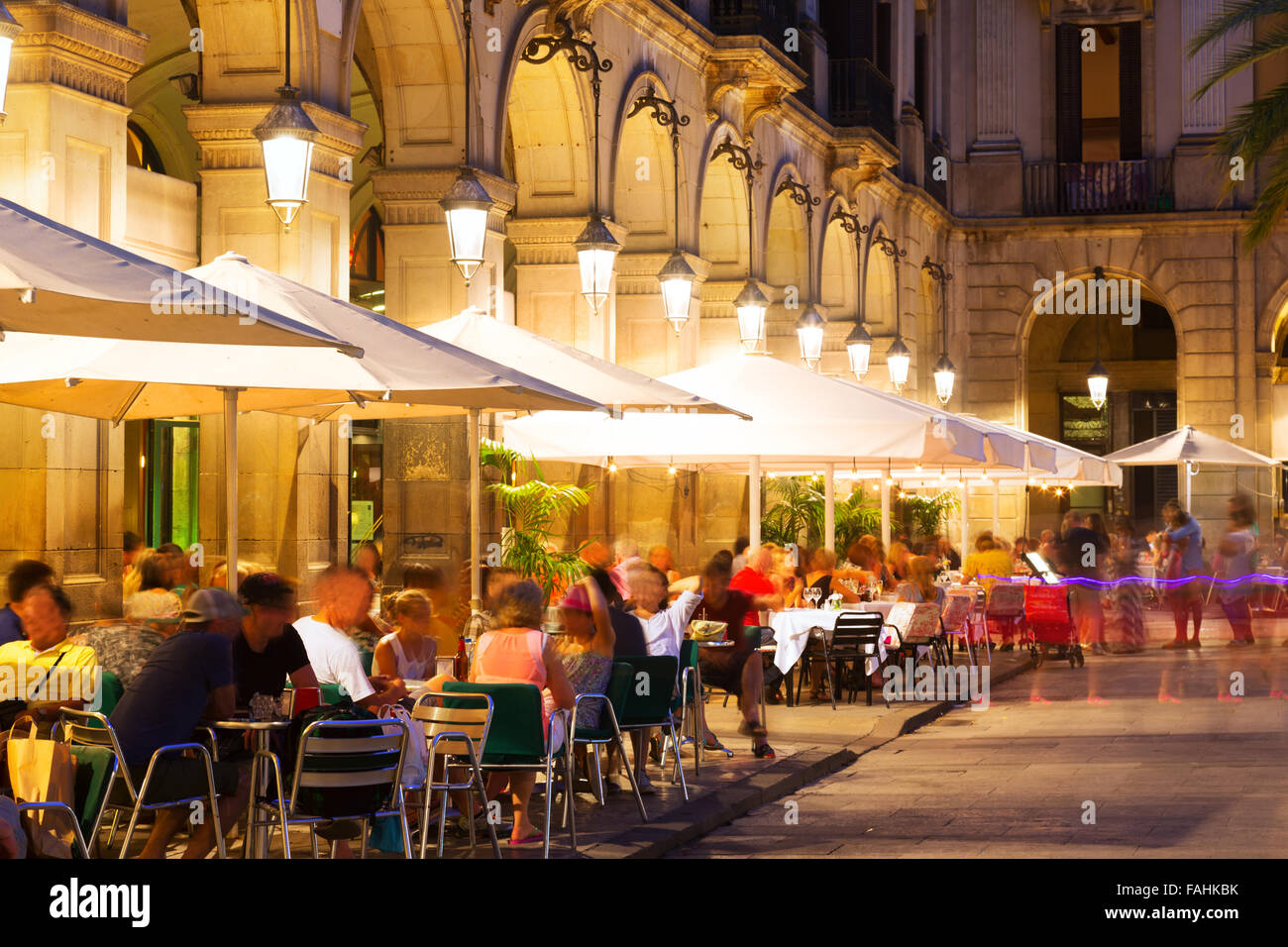 Outdoor restaurants at Placa Reial in night. Barcelona Stock Photo - Alamy
