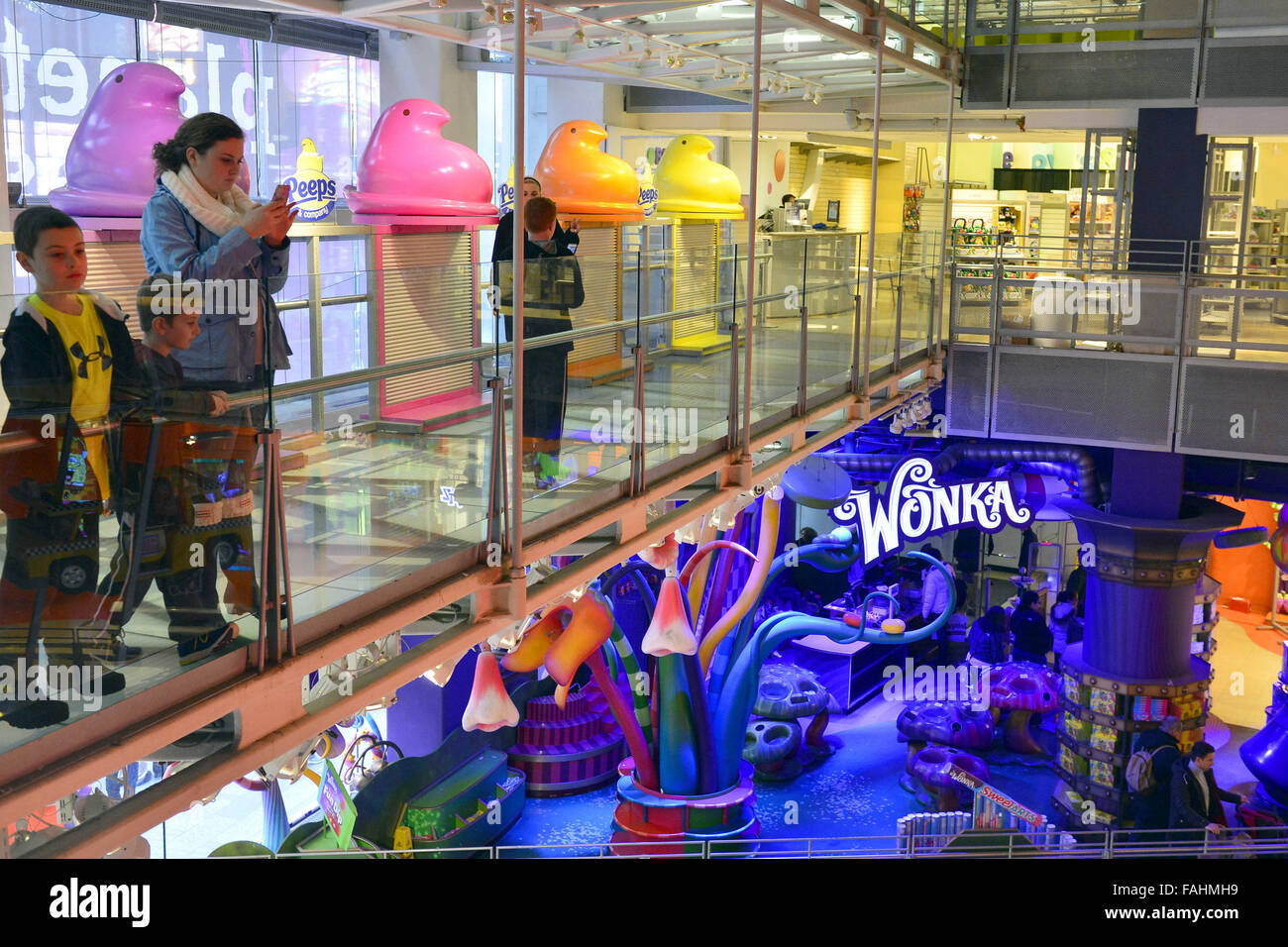 New York, USA. 30th Dec, 2015. Customers visit Toys"R"Us flagship store ...