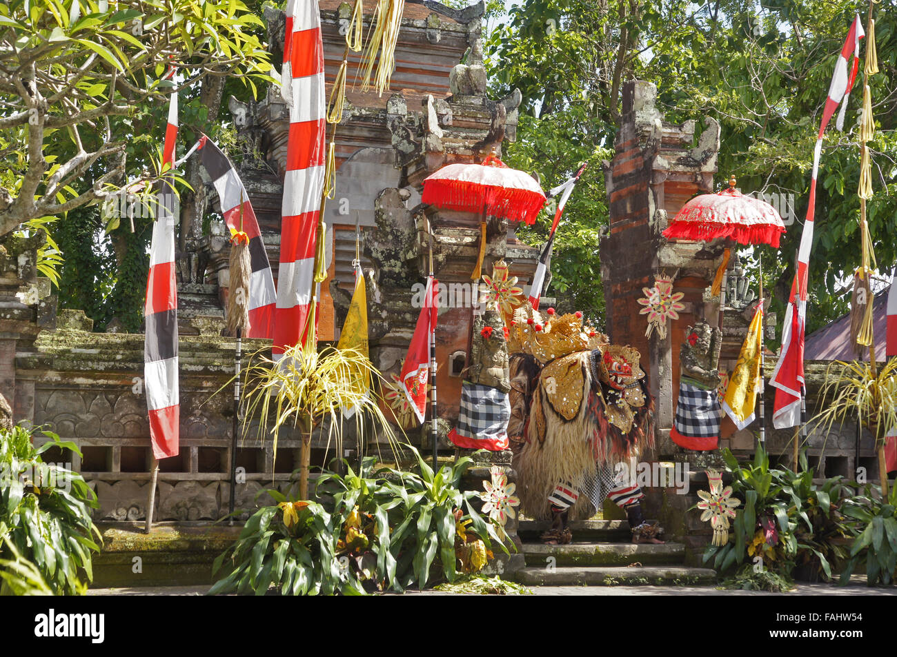 Barong dance mask of lion in Ubud, Bali, Indonesia Stock Photo - Alamy