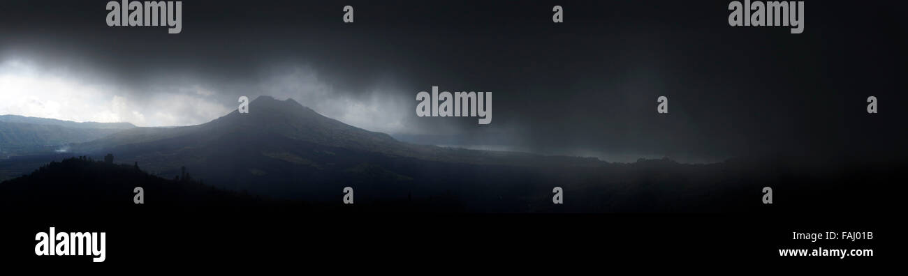 Heavy rain storm approaching Stock Photo - Alamy