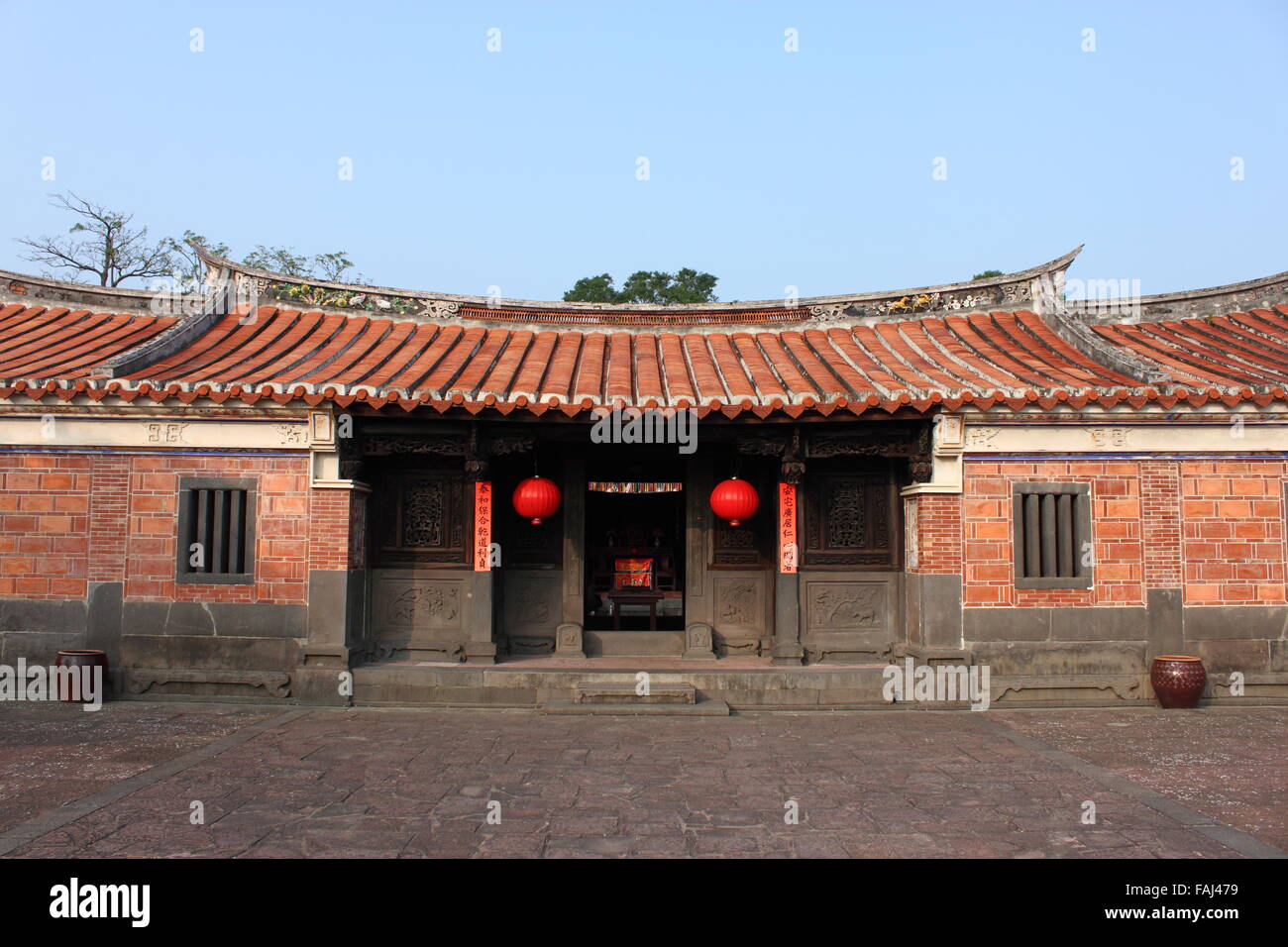 Chinese old house and garden Stock Photo - Alamy