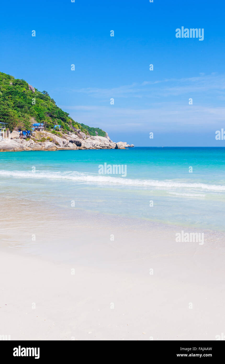 Beach and blue water hi-res stock photography and images - Alamy
