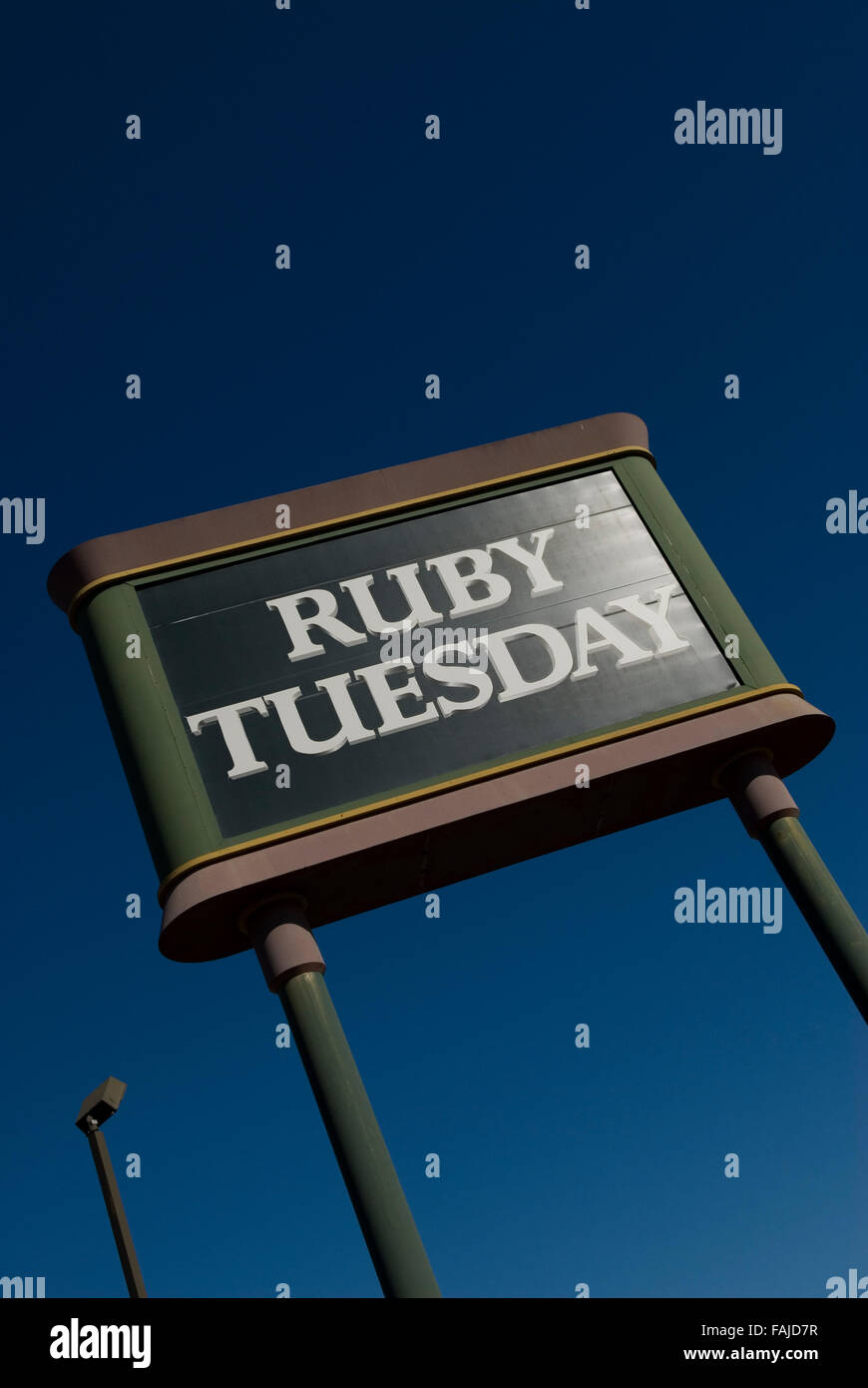 American casual dining restaurant chain hi-res stock photography and ...