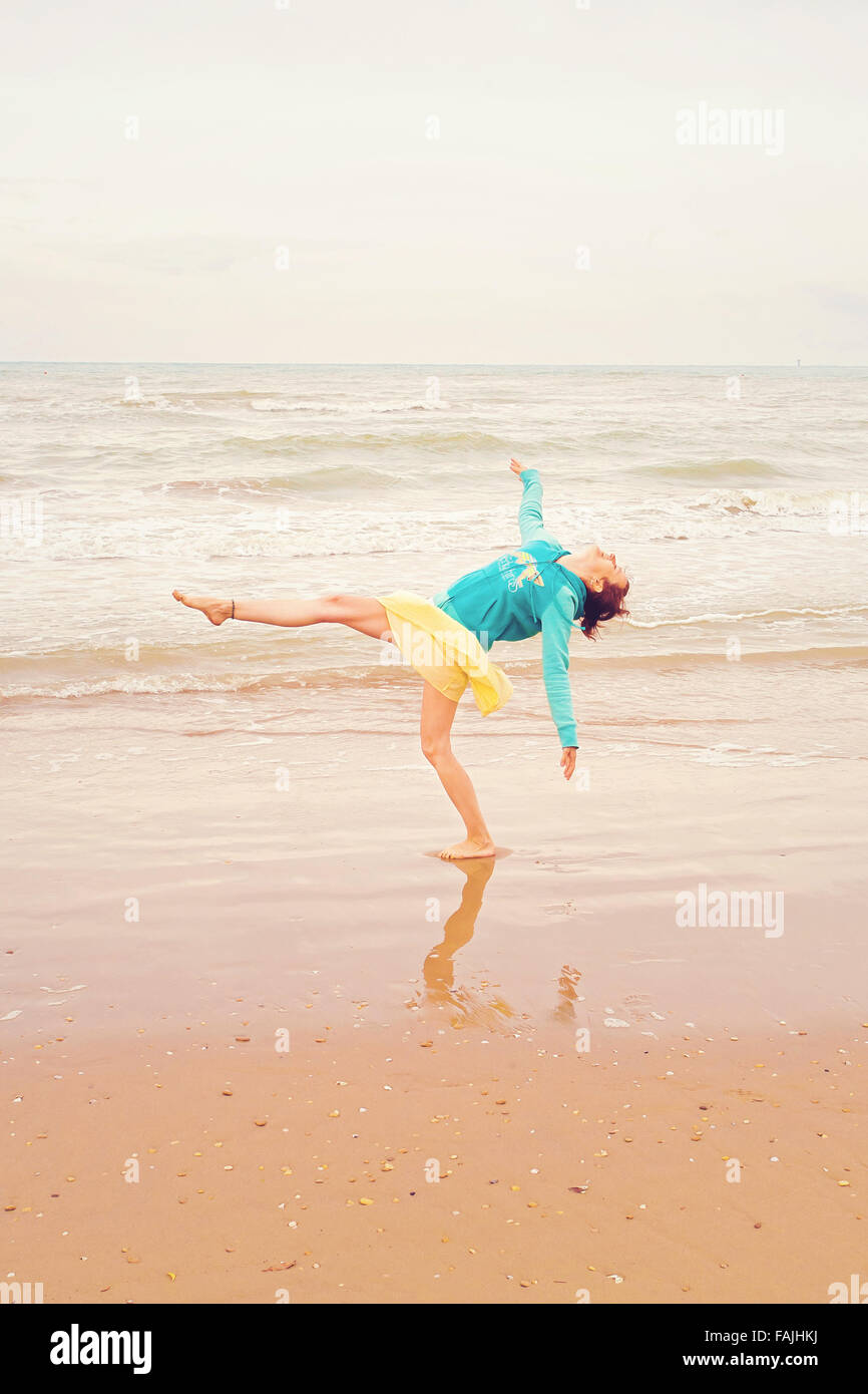 Dancing waves hi-res stock photography and images - Alamy