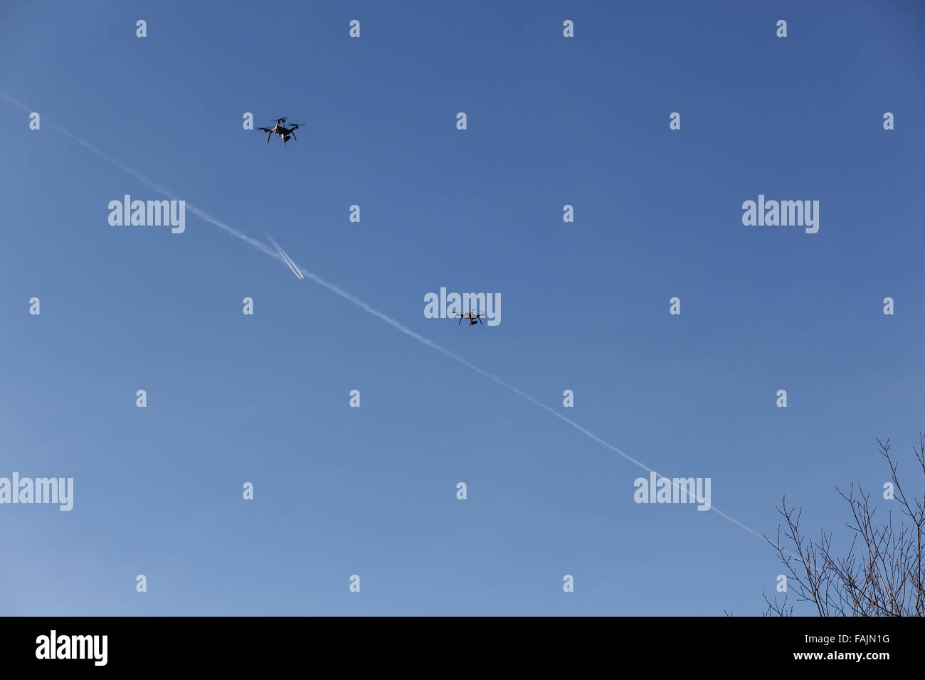 Drone camera video platform flying hi-res stock photography and images ...