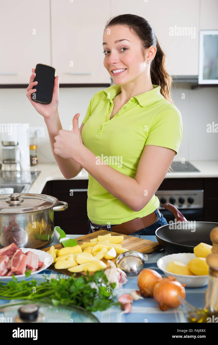 Making dinner woman hi-res stock photography and images - Alamy