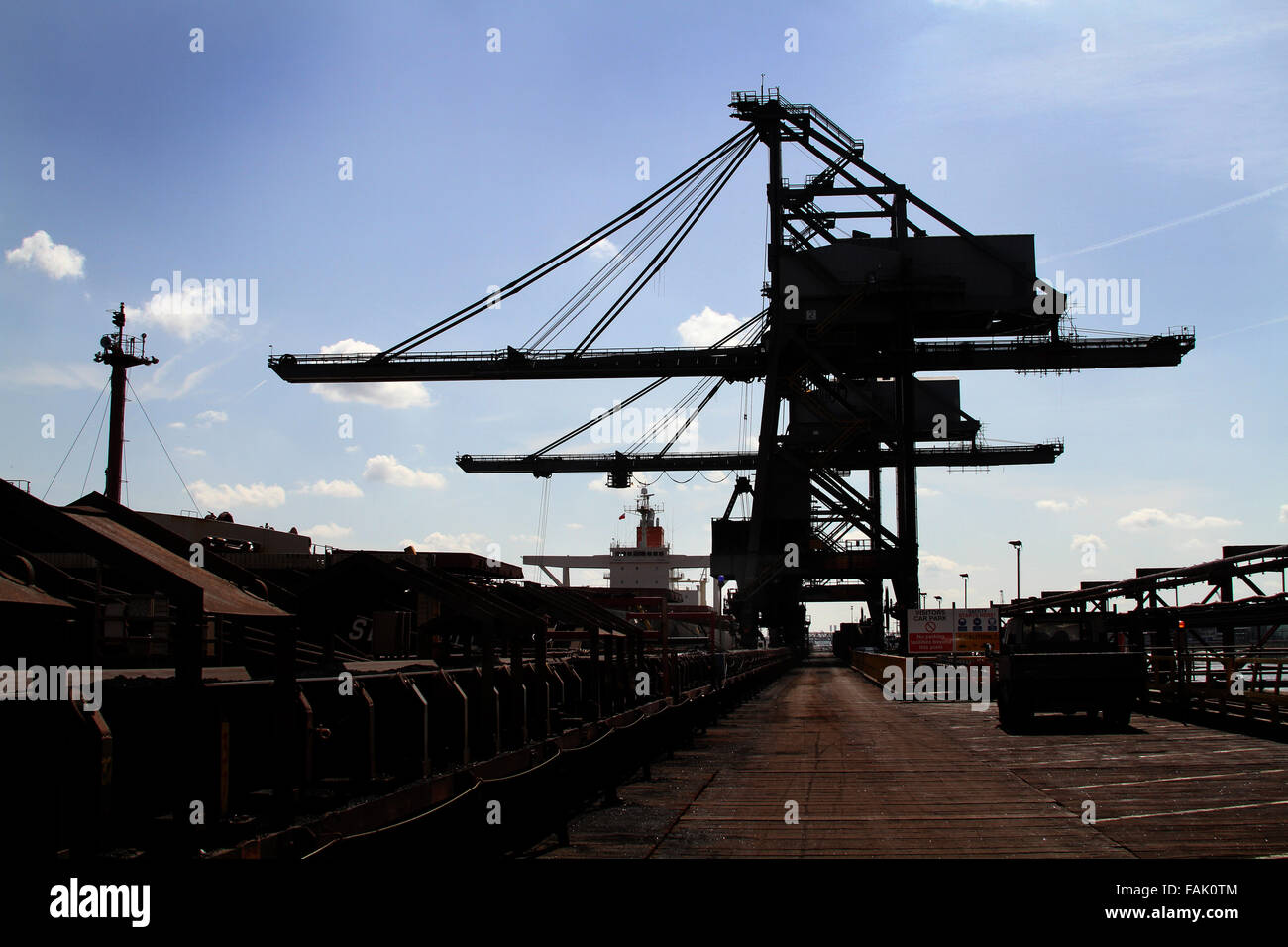 Dockside unloading machines for bulk transport vessels Stock Photo - Alamy