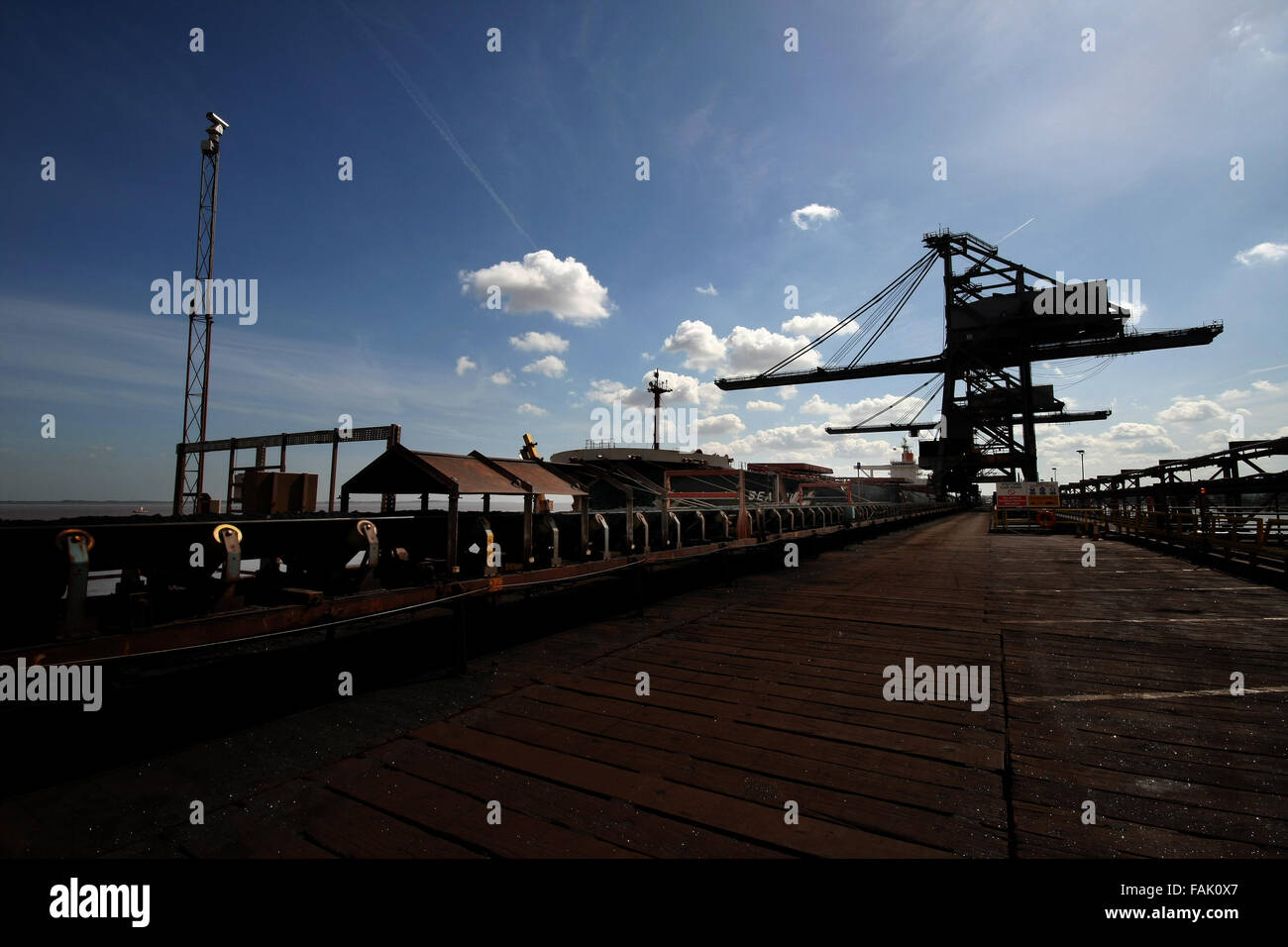 Dockside unloading machines for bulk transport vessels Stock Photo - Alamy