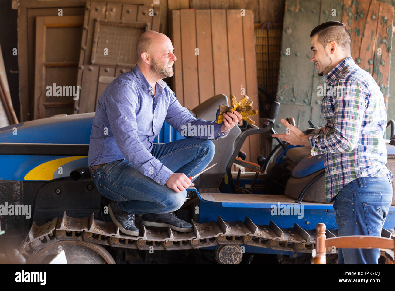 Two farmers talking hi-res stock photography and images - Alamy