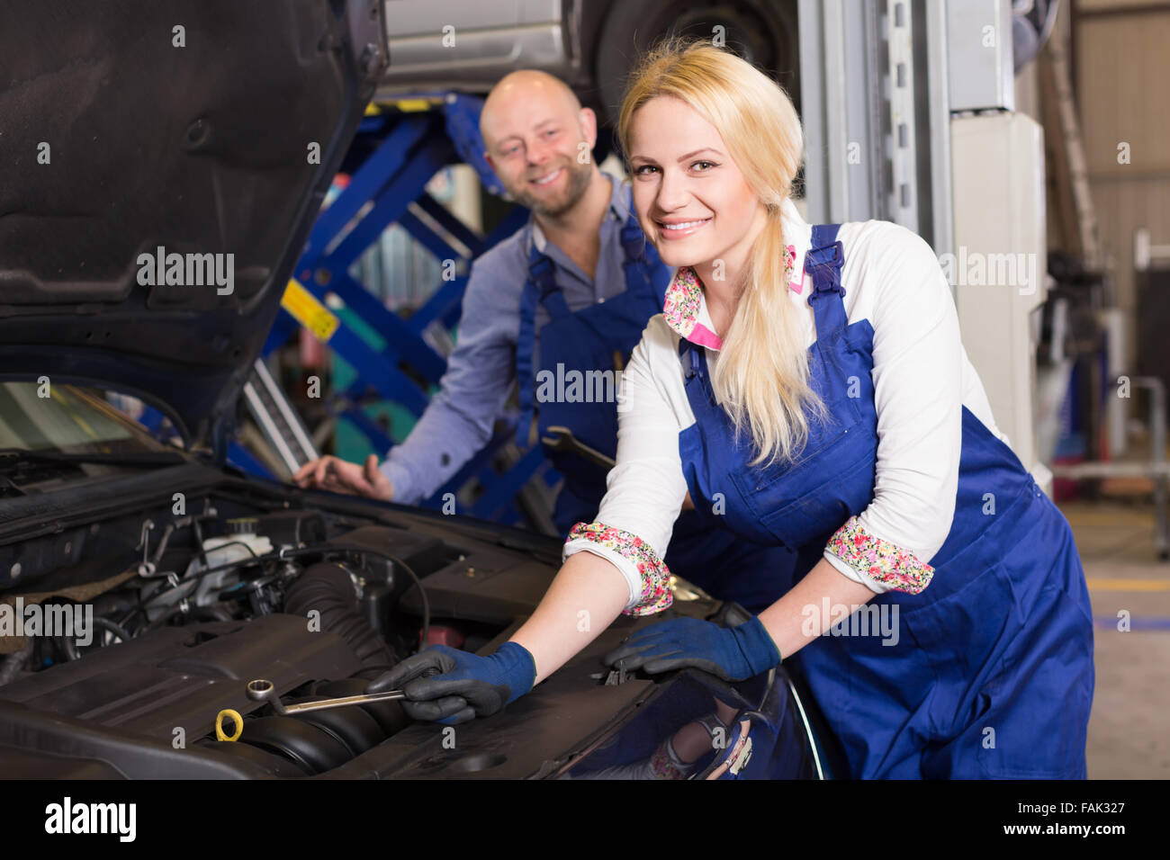 Auto service center crew hi-res stock photography and images - Alamy