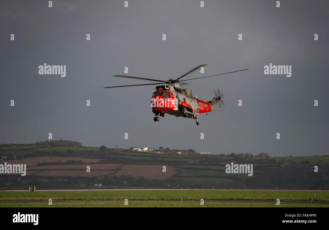 Personnel from naval station hi-res stock photography and images - Alamy